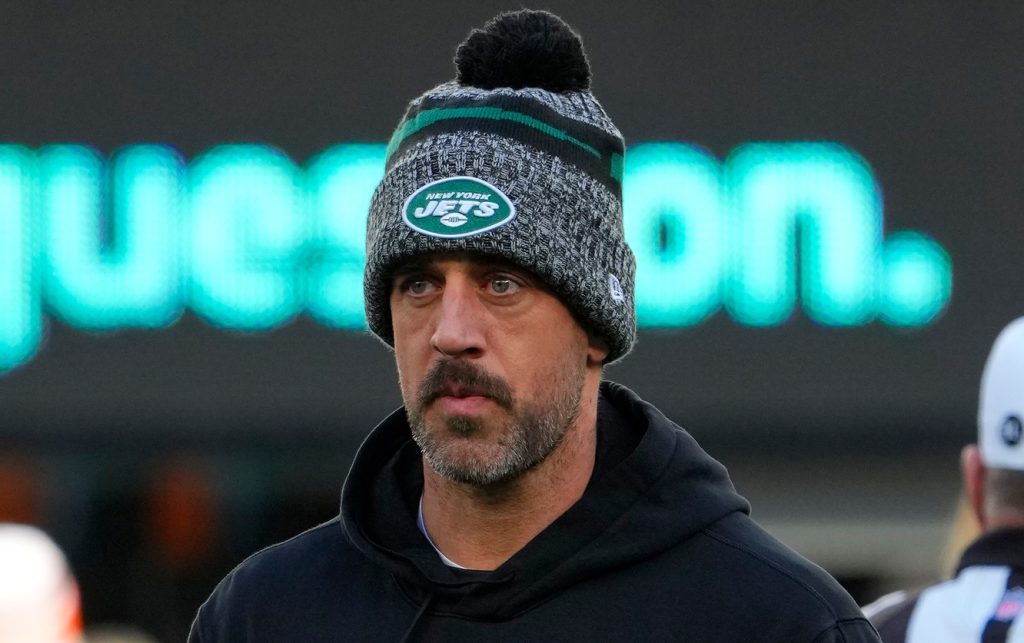 Jets coach holding Aaron Rodgers to the fire