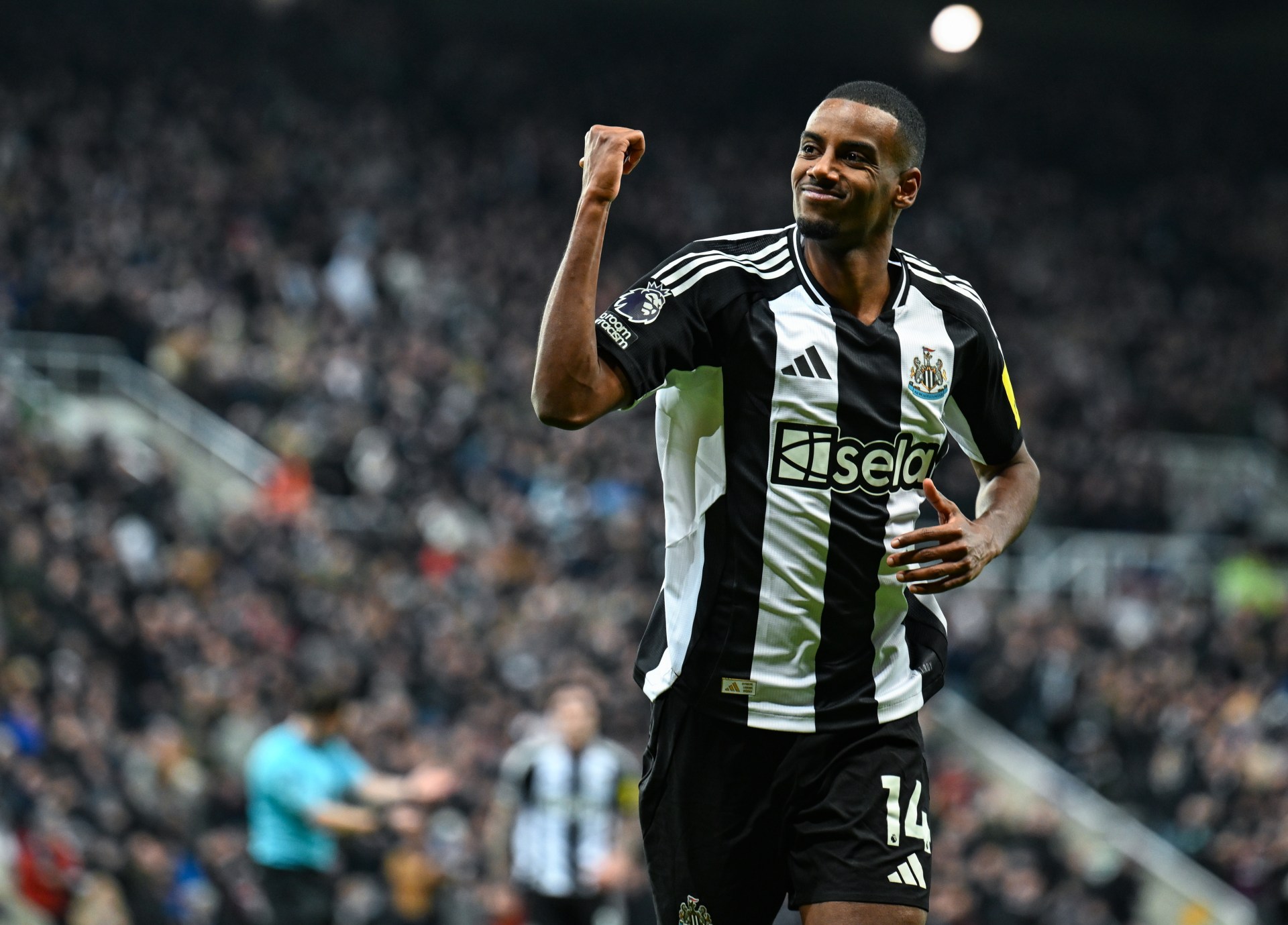 Alan Smith names two players Arsenal should ditch to raise funds for ...