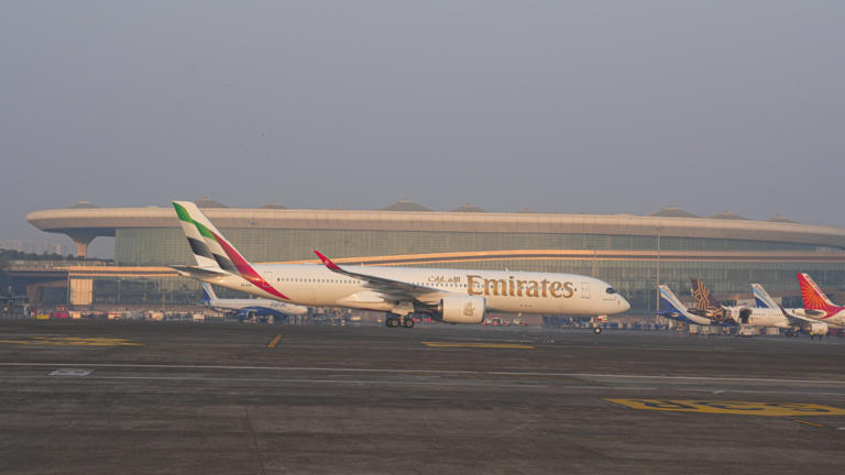 Mumbai: High-Tech Emirates Airbus A350 Makes First-Ever Landing In ...