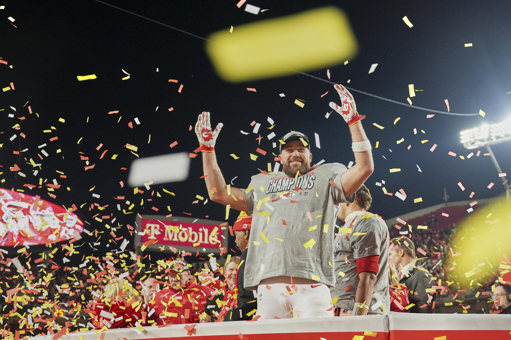 Chiefs have 2 more calls go their way in another playoff win