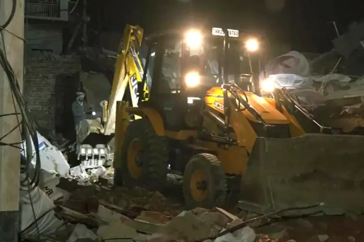 4-storey building collapses in North Delhi’s Burari, 10 rescued 4-storey building collapses in North Delhi’s Burari, 10 rescued