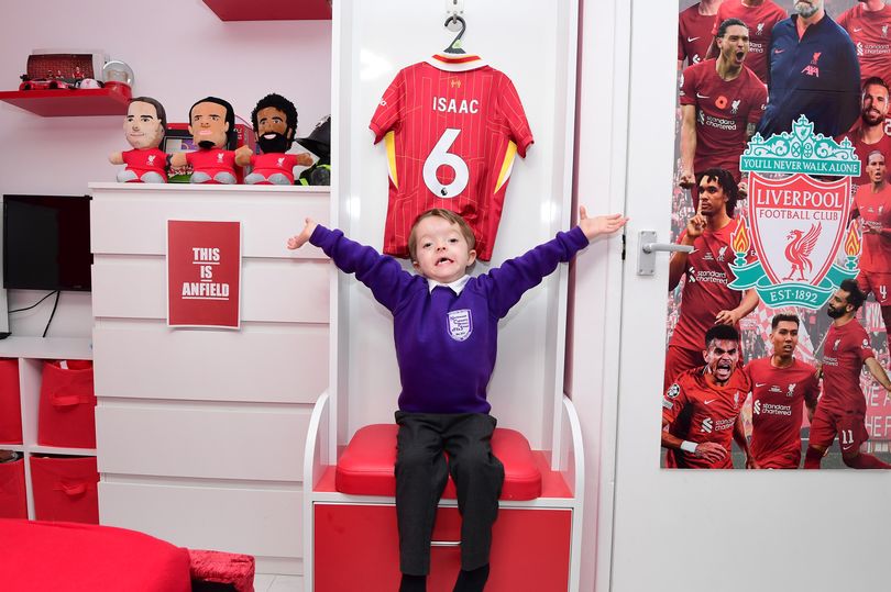 Isaac Kearney 'winning hearts' as he meets Liverpool FC legends