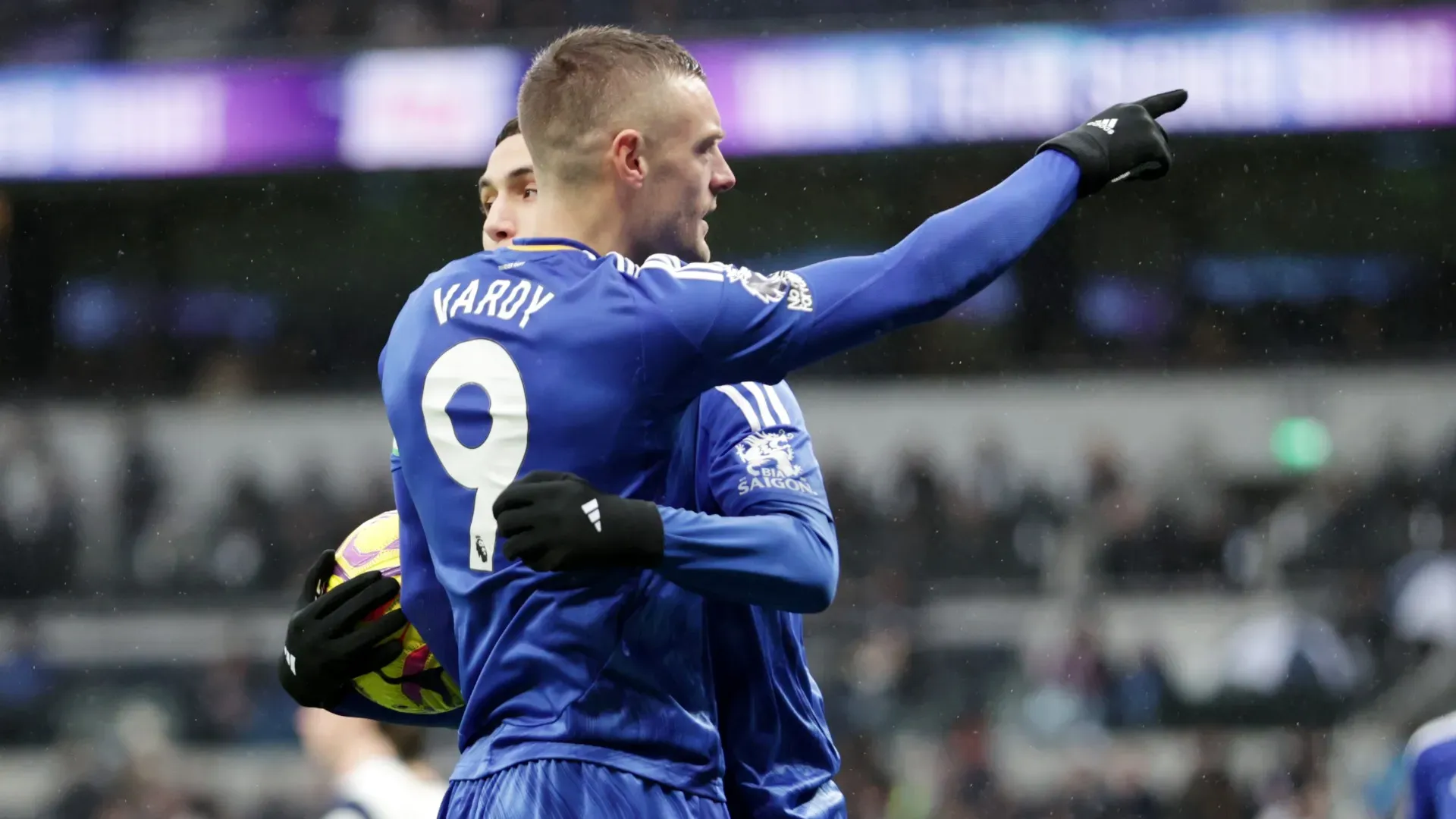 Scoort en provoceert Tottenham-supporters: foto's van het juich-gebaar ...