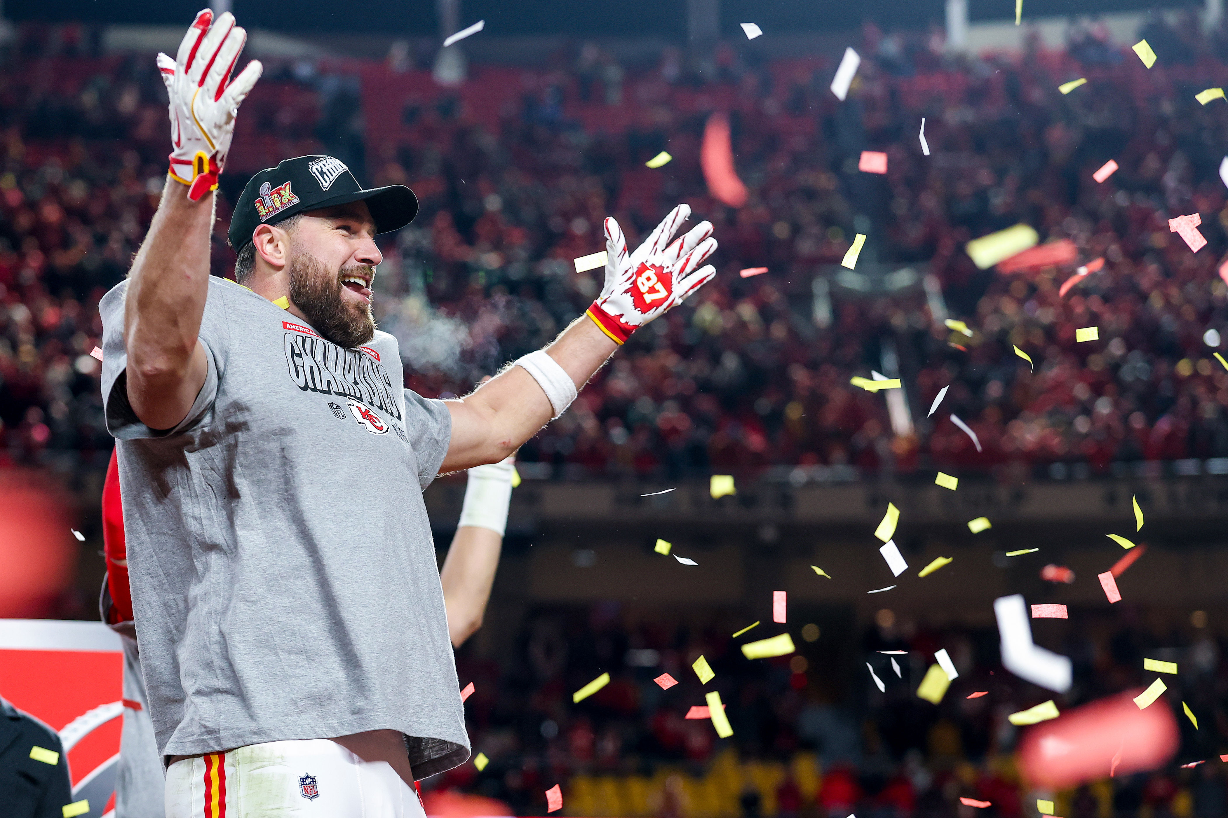 Watch Taylor Swift crack up over Travis Kelce singing ‘Get Down Tonight ...