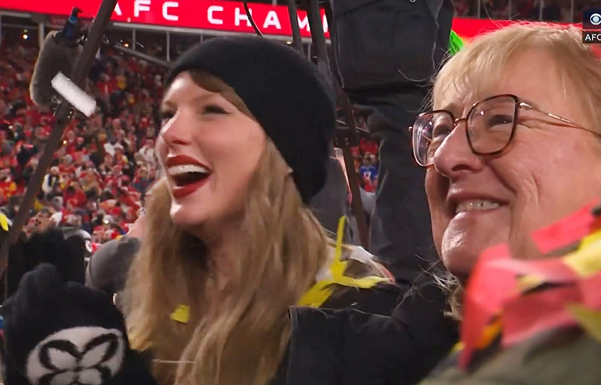 Watch Taylor Swift crack up over Travis Kelce singing ‘Get Down Tonight ...