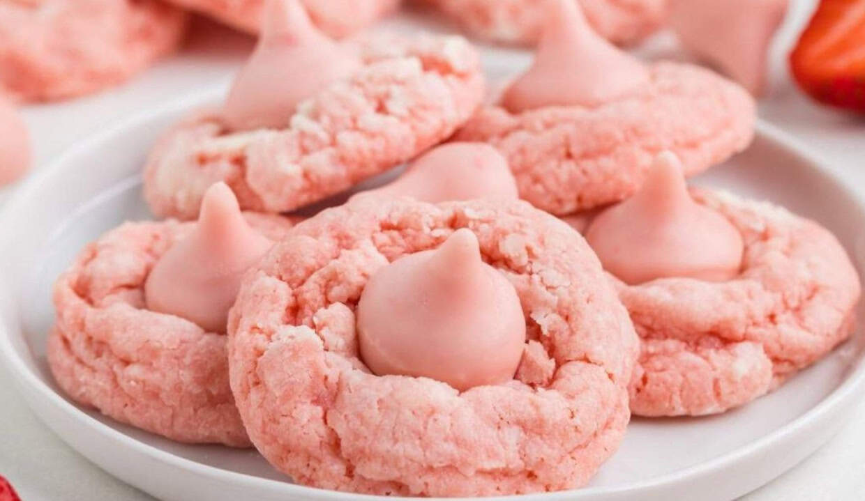 26 Cookie Recipes That Somehow Never Make It Off The Cookie Sheet