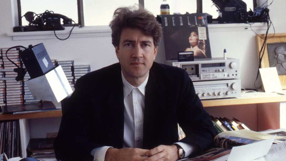 This Walking Dead actress discovered by David Lynch, honors his memory ...