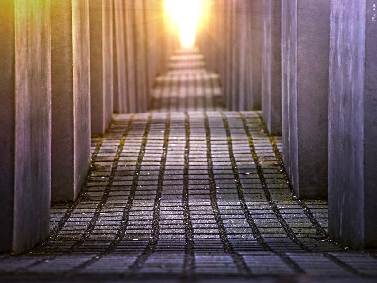 80 years later, hundreds gather in Columbia to remember Auschwitz and ...