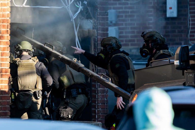 37-year-old man arrested after SWAT standoff at Highland Square residence