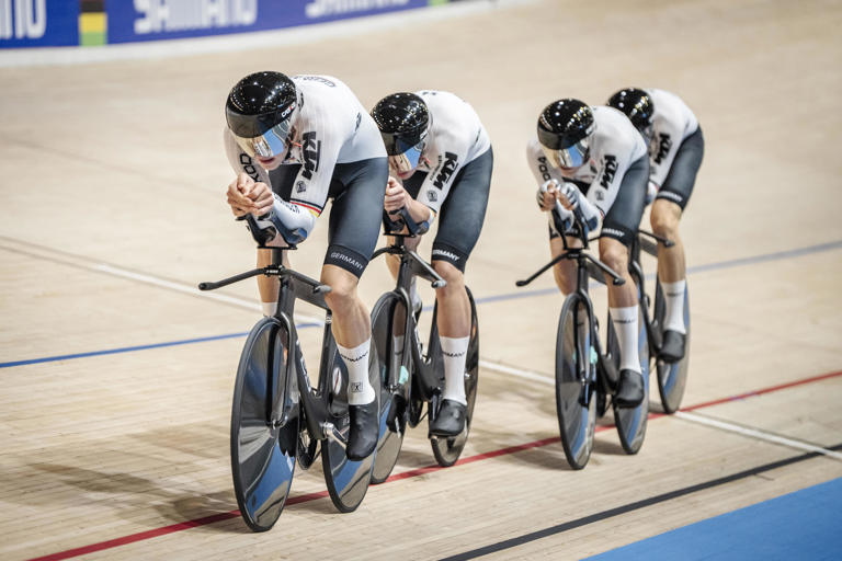 Seks tyske sykkelprofiler i stygg treningsulykke – til sykehus etter ...