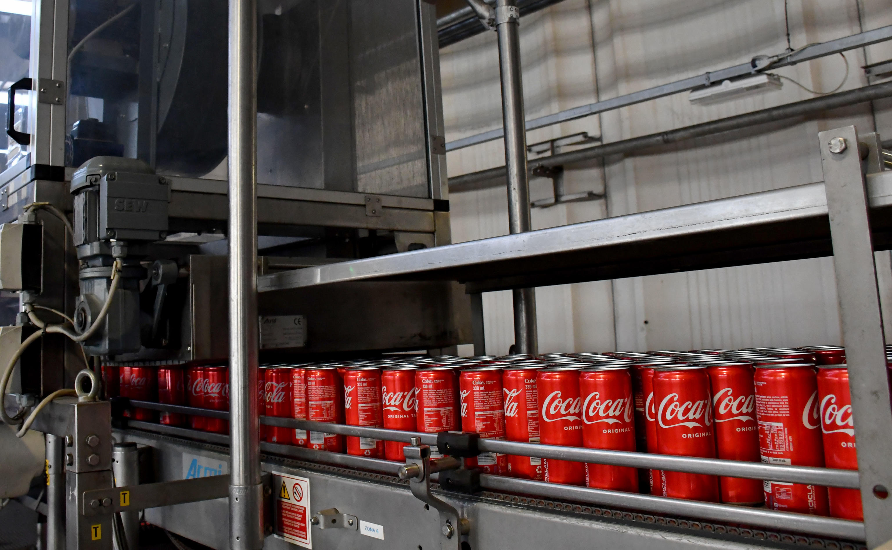 Maxi-richiamo di prodotti Coca-Cola in Europa per clorato
