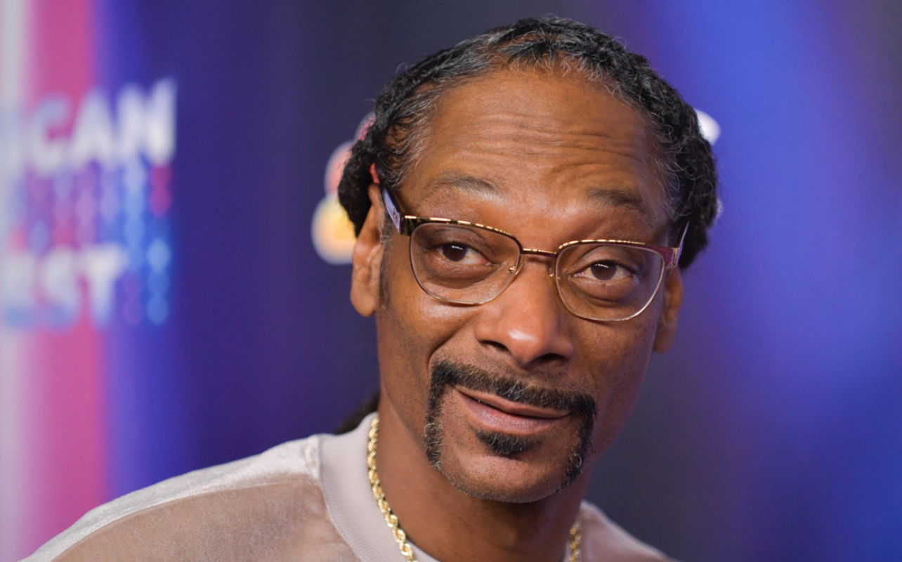 Snoop Dogg Seemingly Responds To Critics After Embarrassing Decision To ...