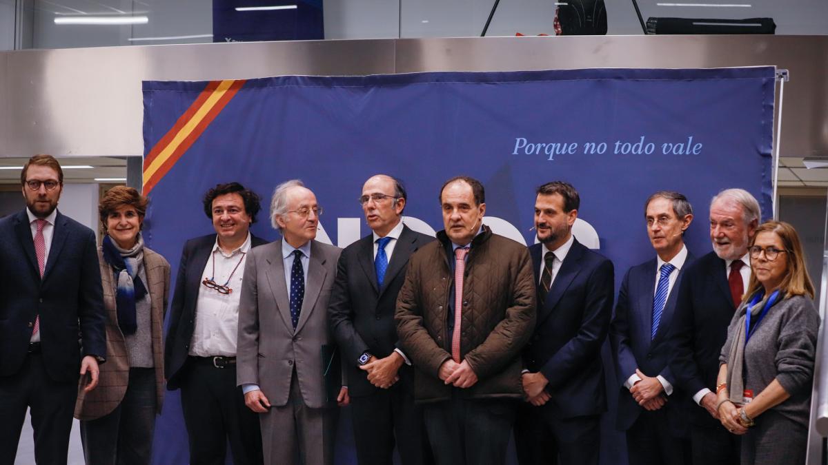 NEOS reúne a los hijos de los protagonistas de la Transición para ...