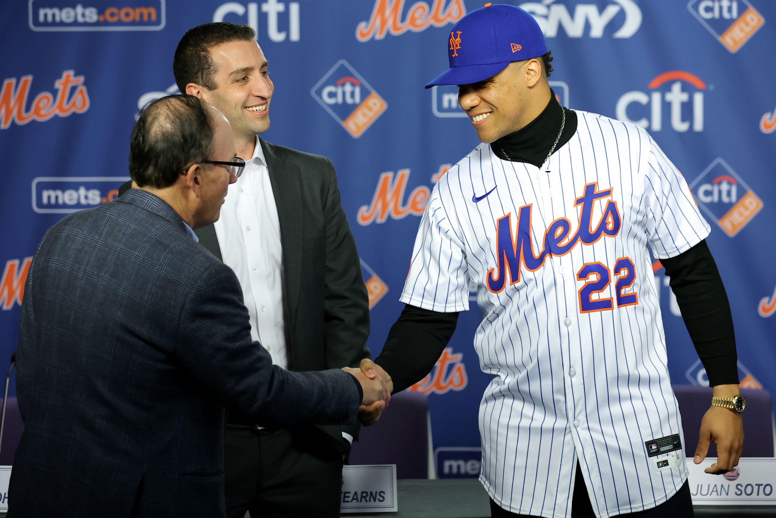 Former New York Mets GM questions front office for handling of Pete ...
