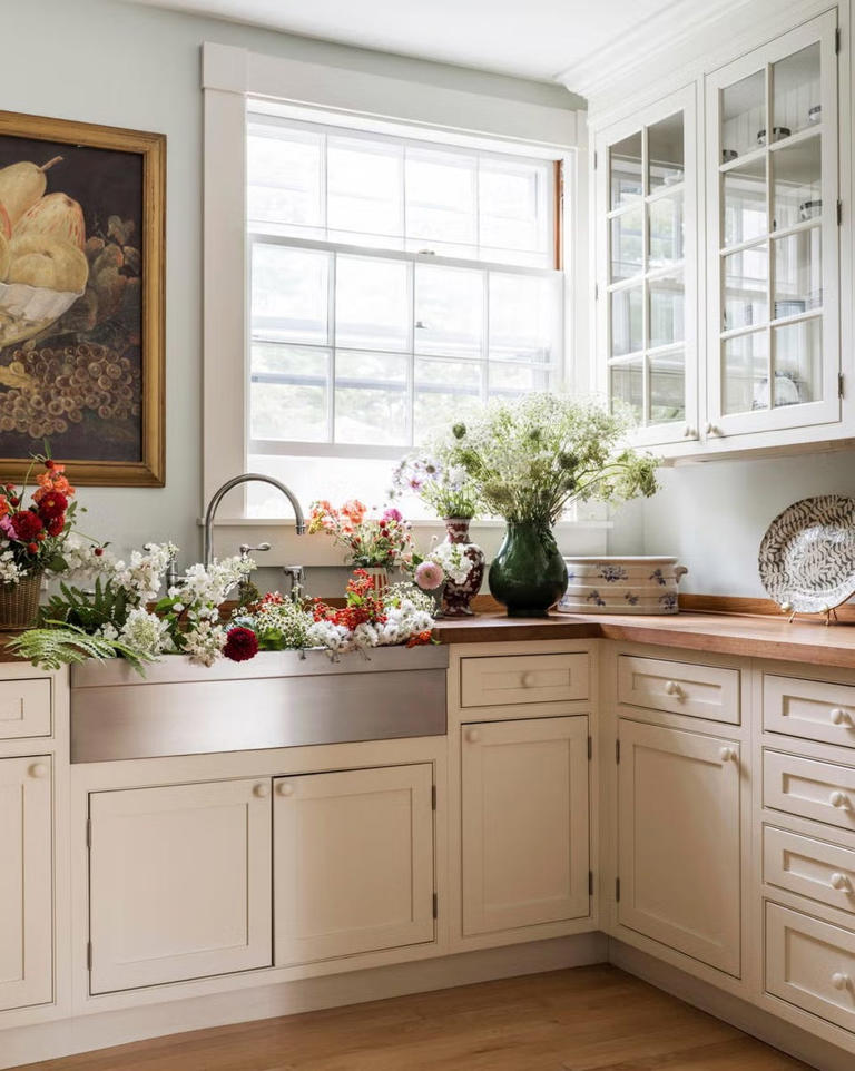6 Kitchen Hardware Trends That'll Be All the Rage in 2025, According to ...