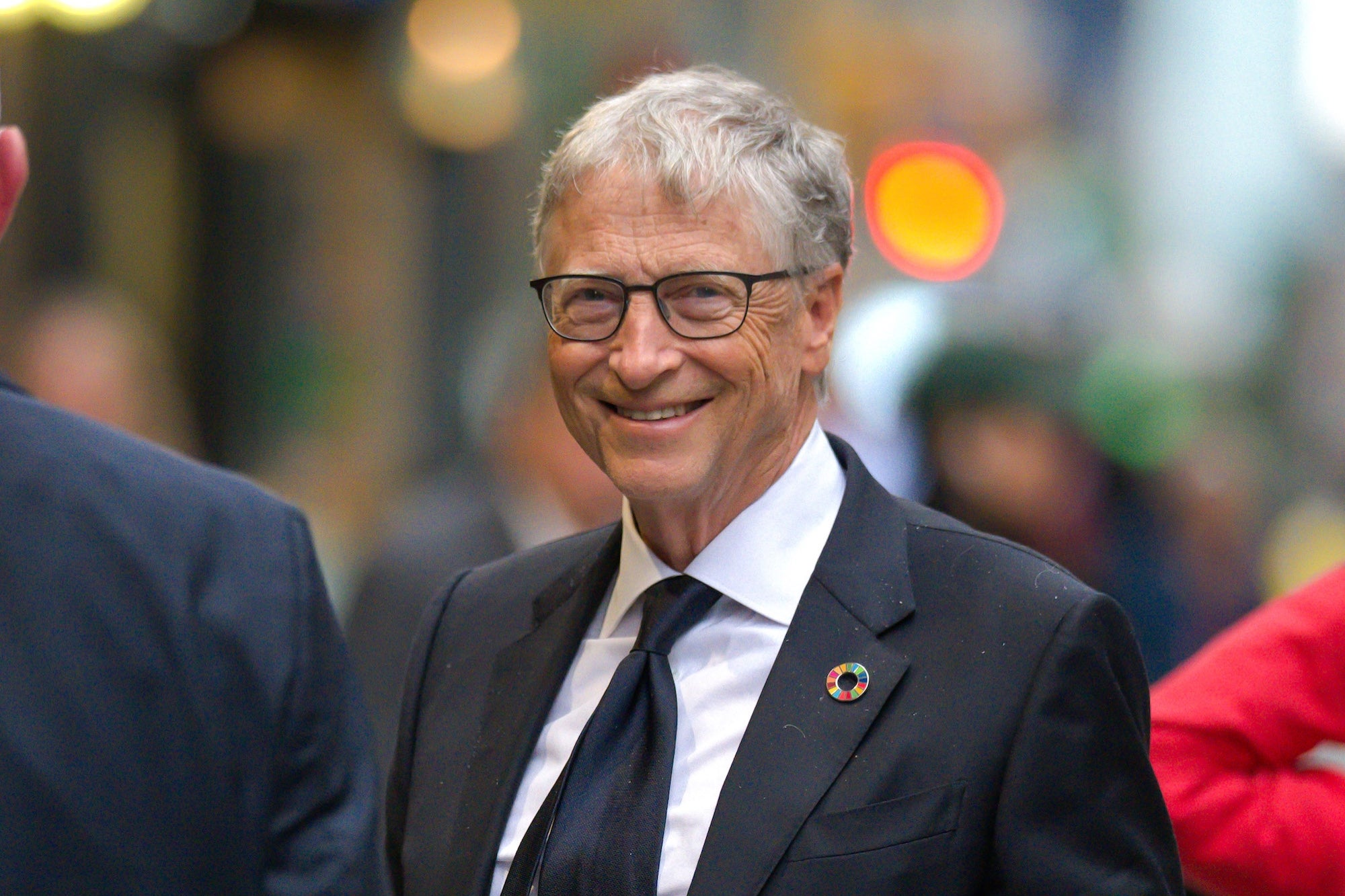 'I Love Doing Product Reviews': Bill Gates Stepped Down from Microsoft ...