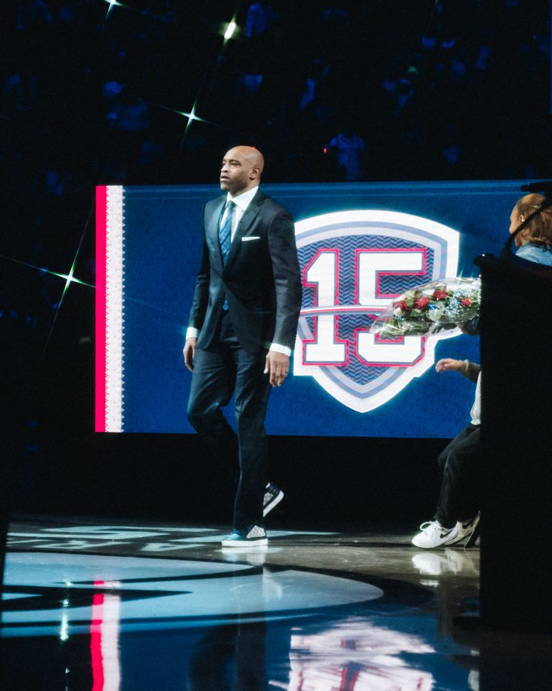 Vince Carter Receives His Flowers: Inside No. 15's Legendary Nets ...