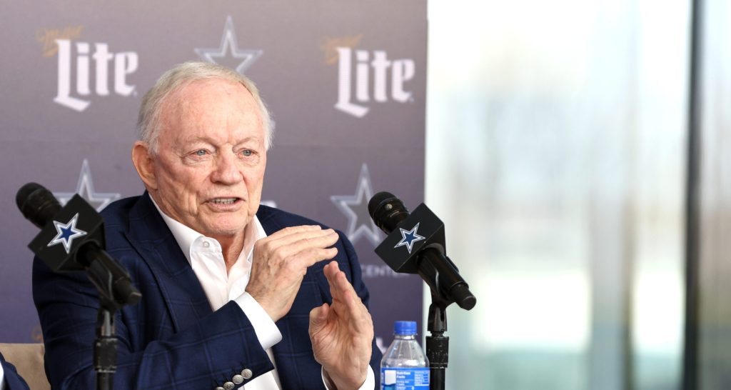 Jerry Jones throws new head coach under bus