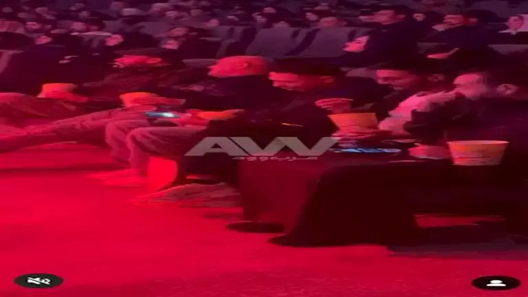 محمد إمام يدعم أحمد حلمي ويحضر مسرحية "بني آدم" (صور وفيديو)