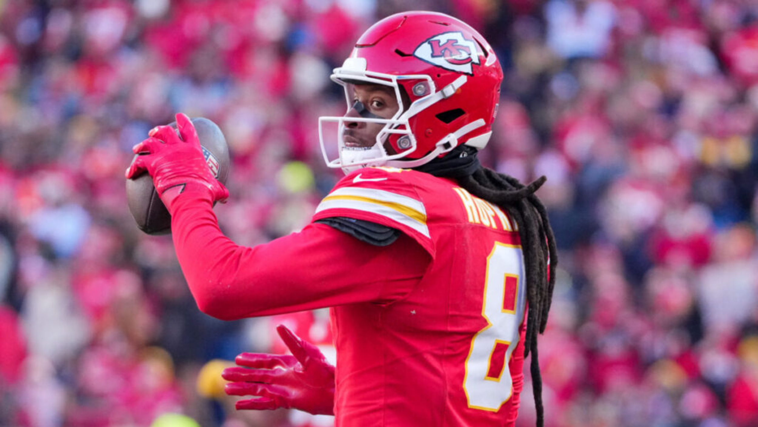 DeAndre Hopkins Sends 1-Word Reaction to Deion Sanders After Chiefs’ Win