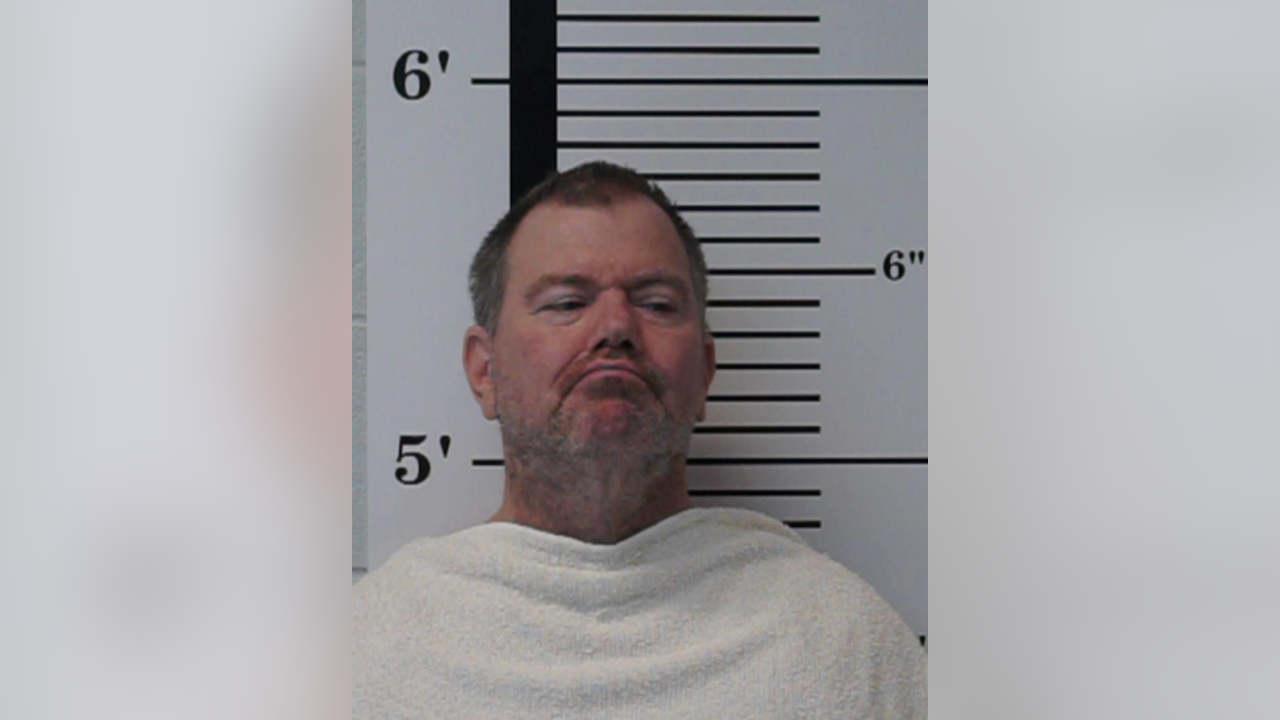 Dallas police sergeant charged with stealing department-issued guns ...