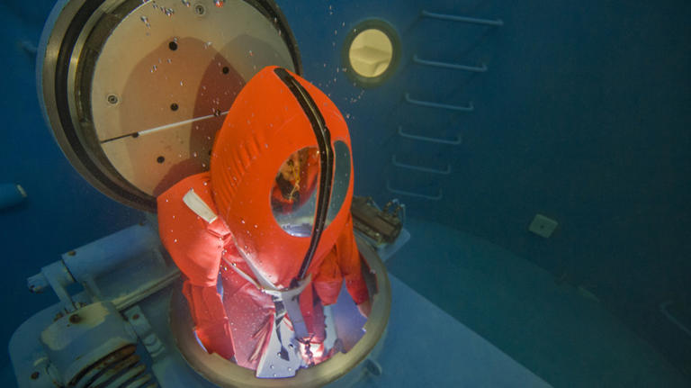 Do Military Submarines Have Escape Pods? Here's How The Crew Gets Out ...