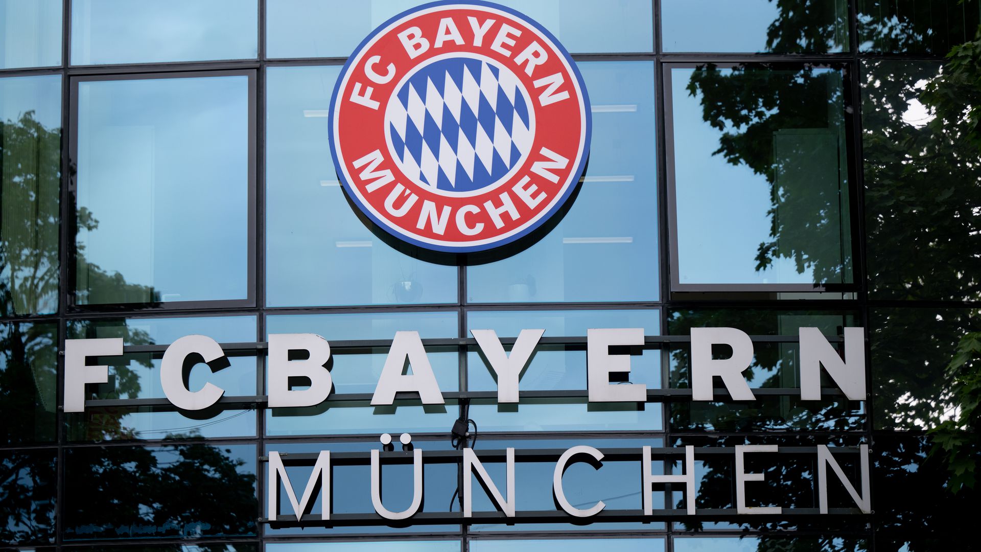 Official: Bayern Munich sign highly rated left back talent Julien Yanda ...