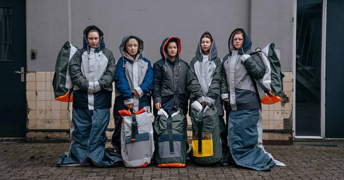 Fashion designer invents 'Sheltersuit,' a snowsuit turned sleeping bag ...