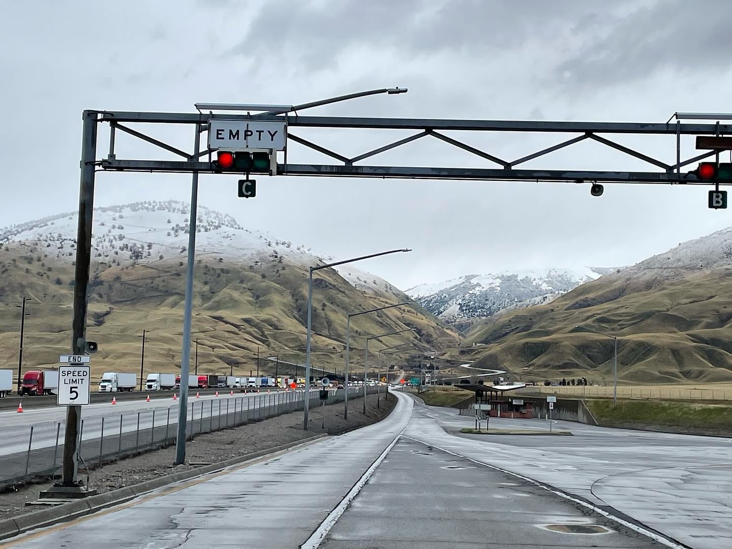 5 Freeway through Grapevine reopens after icy conditions prompt 13-hour ...