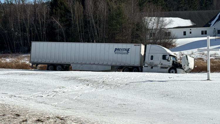 Tractor-trailer stuck in Gorham ditch impacts Route 25 traffic