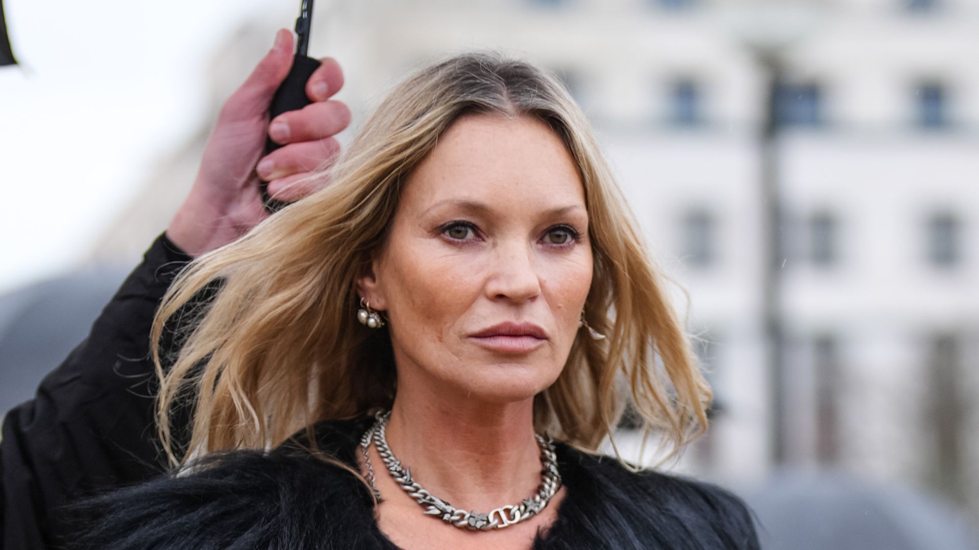 Kate Moss' simple secret to glamour - she's been wearing this exact ...