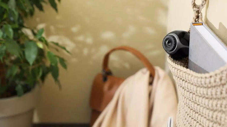 How to detect hidden cameras in a hotel room using your smartphone