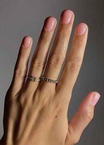 „Blushed Nails“ sind einziger Nageltrend 2025, den Minimalistinnen ...