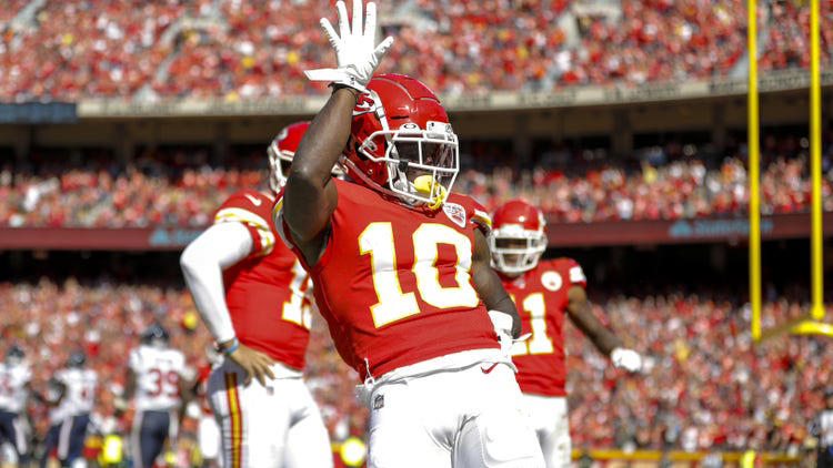 11 NFL players with the best touchdown celebration dances