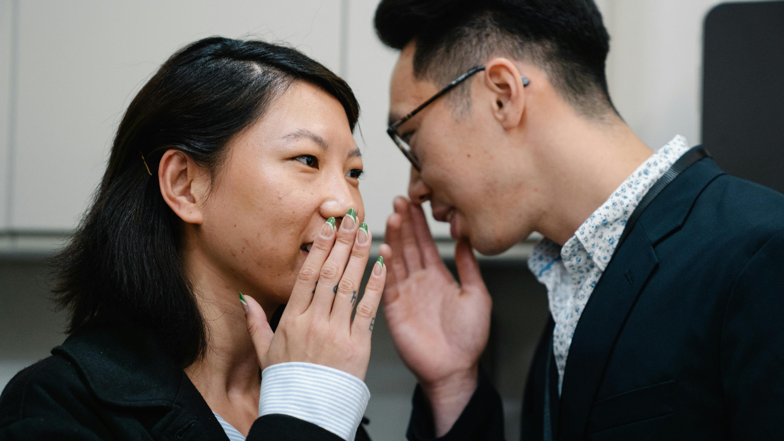 16 Habits That Make You Appear Lower-Class (Even If You’re Not)