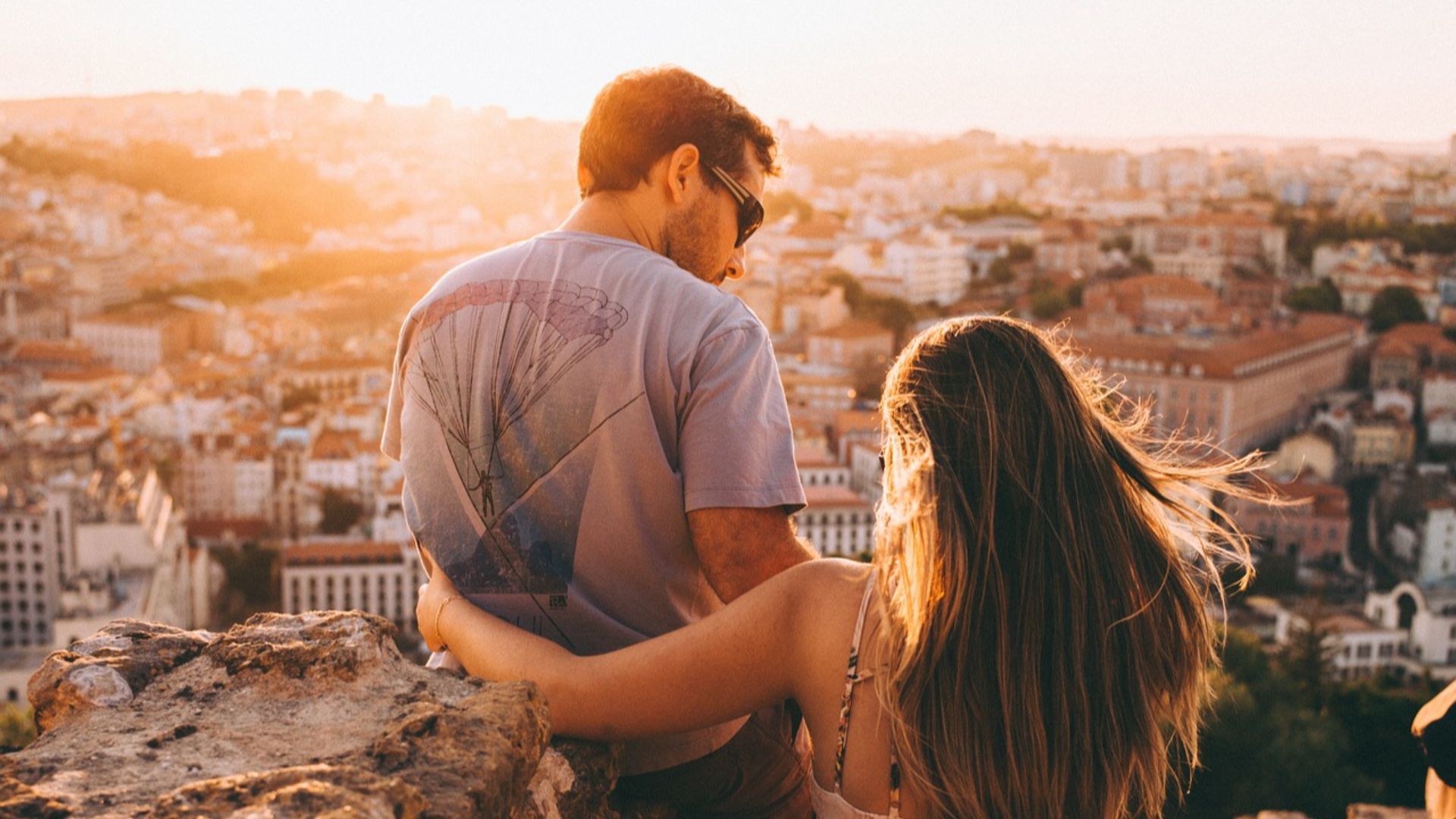 10 Signs You've Met "The One" & 10 Signs That Suggest Otherwise