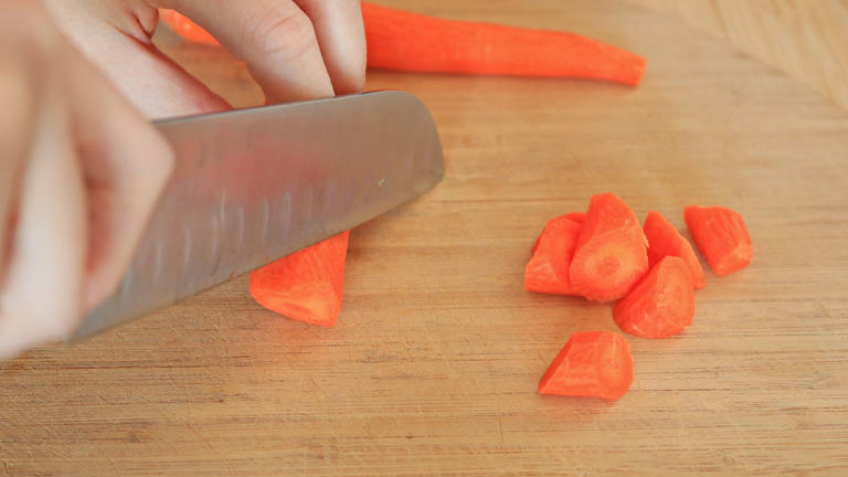 Six Basic Knife Techniques Everyone Should Know