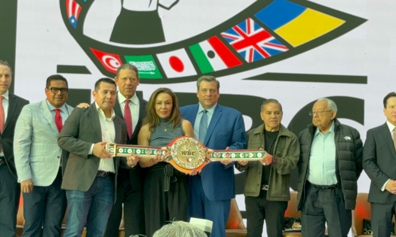 Mauricio Sulaimán presenta el nuevo cinturón del CMB con un diseño ...