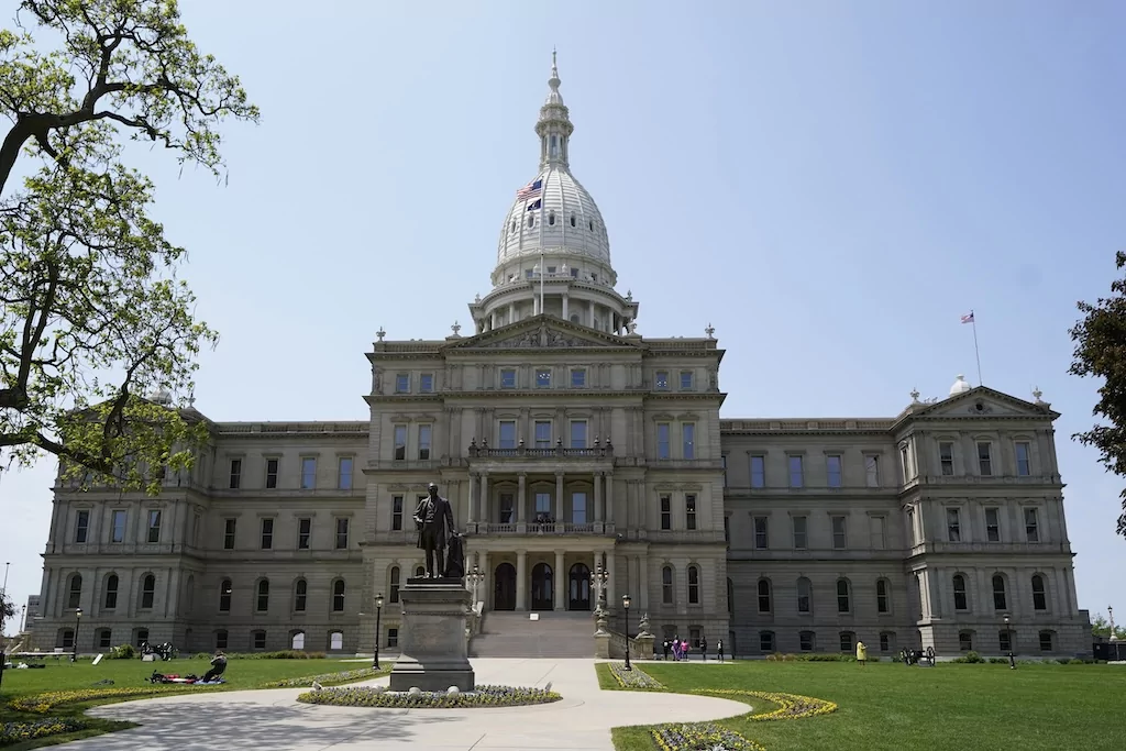 Tipped wage bill faces uncertain future in Michigan Senate with ...