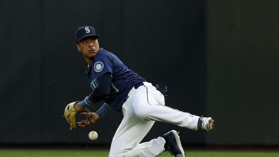 Former Seattle Mariners Infielder Still Drawing Interest From Big Rivals