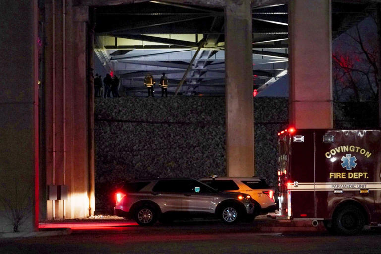 All lanes of Brent Spence Bridge reopened after police arrest suspect ...