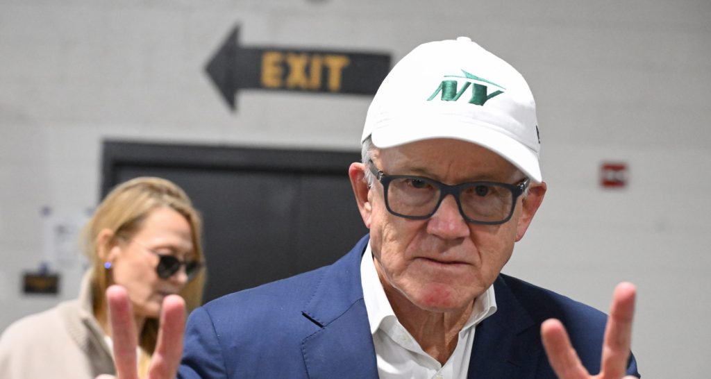 Jets owner stepping back from role