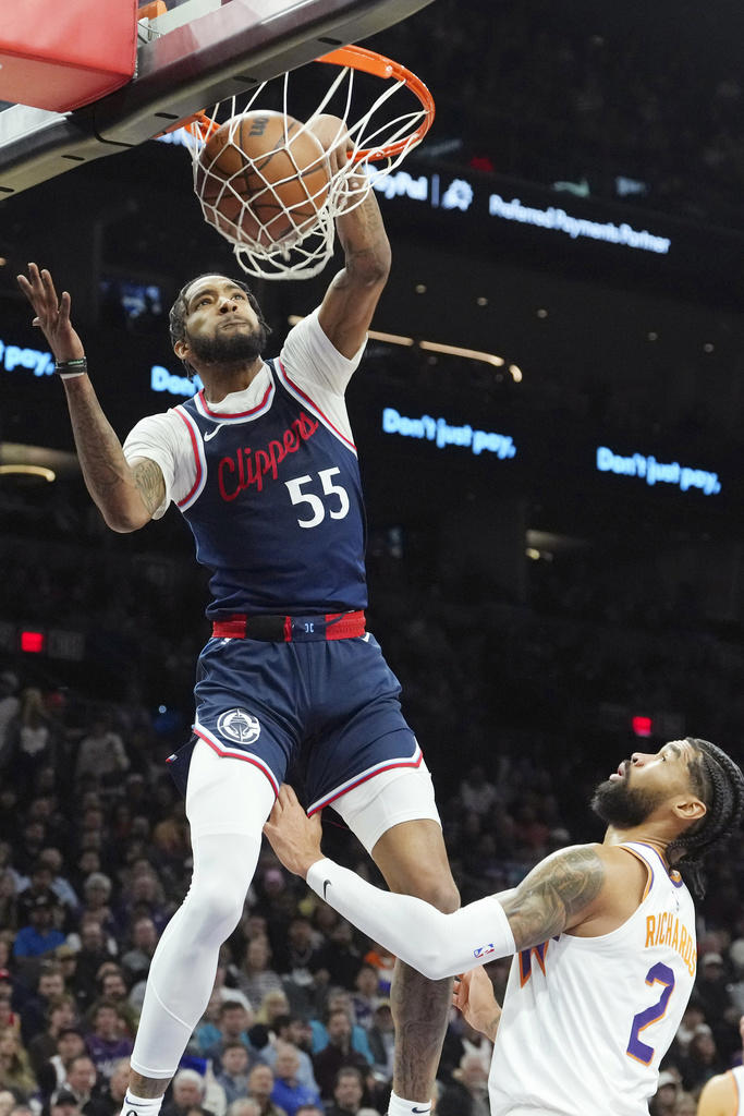 Devin Booker scores 26 and the Suns survive a late scare to beat the Clippers 111-109