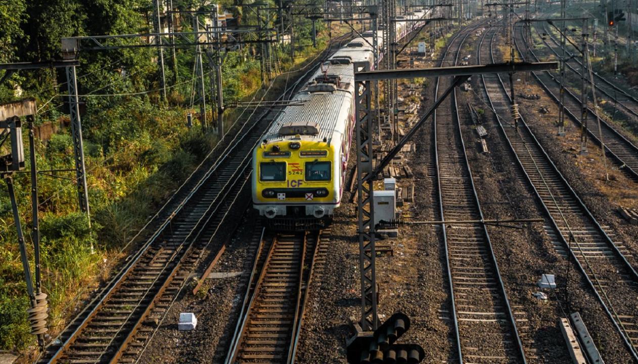 Rail fracture near Matunga station disrupts Central Railway services