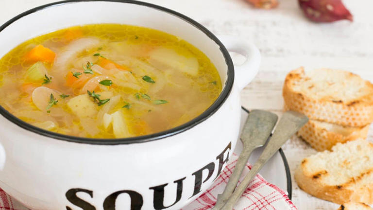 10 recetas de sopas caseras para combatir el frío