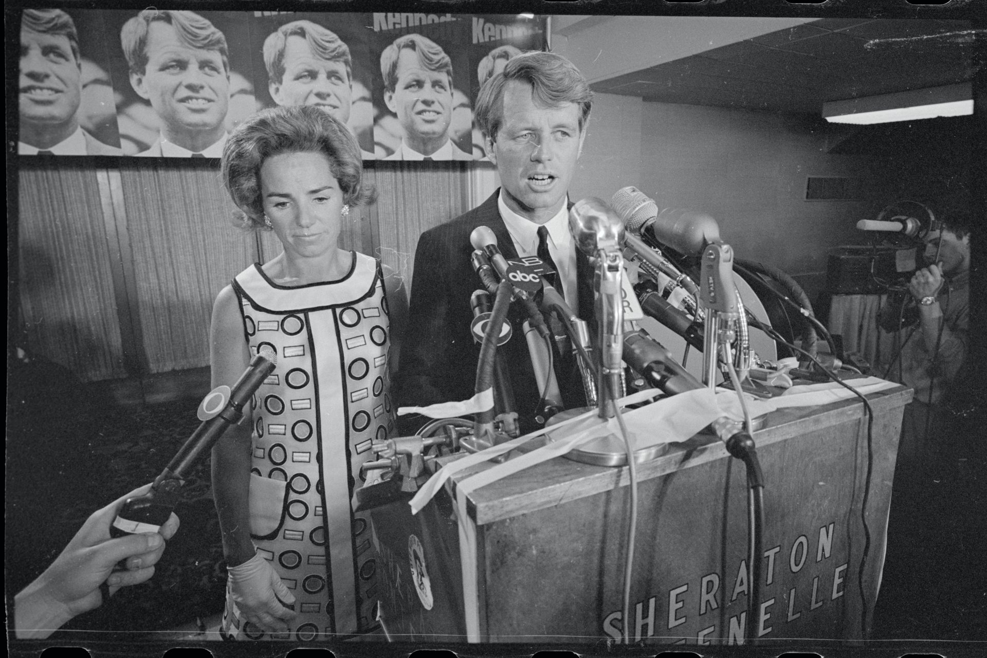 Hvorfor er Cecil Rhodes en kontroversiell figur?