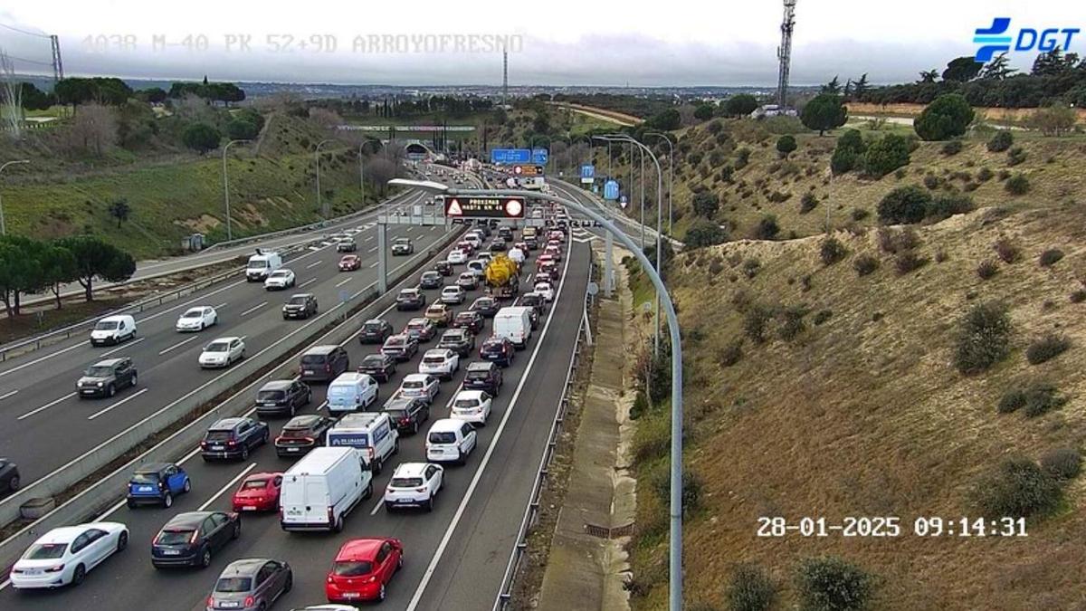 Un accidente en la M-40 causa un enorme atasco en todo el noroeste de ...