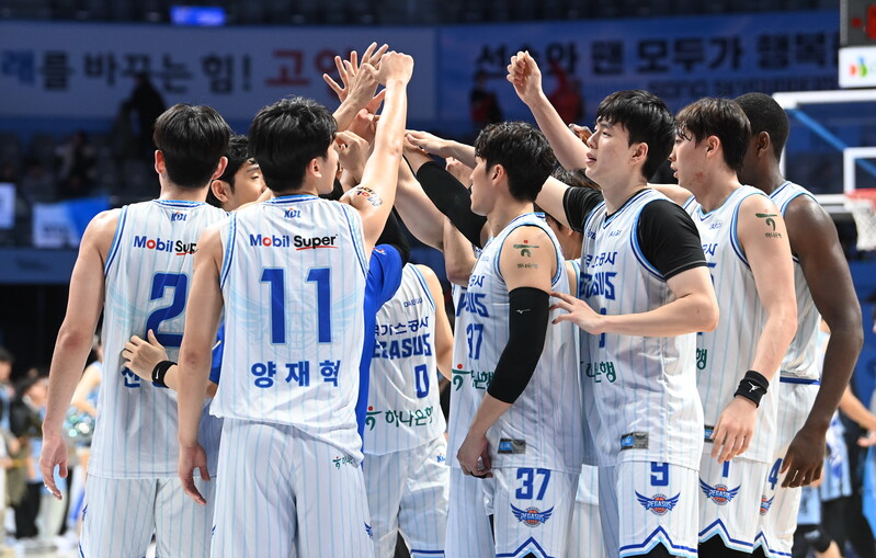 [BK 프리뷰] '3연승이냐, 연승 마감이냐' 2연승의 한국가스공사와 KCC, 대구서 네 번째 맞대결