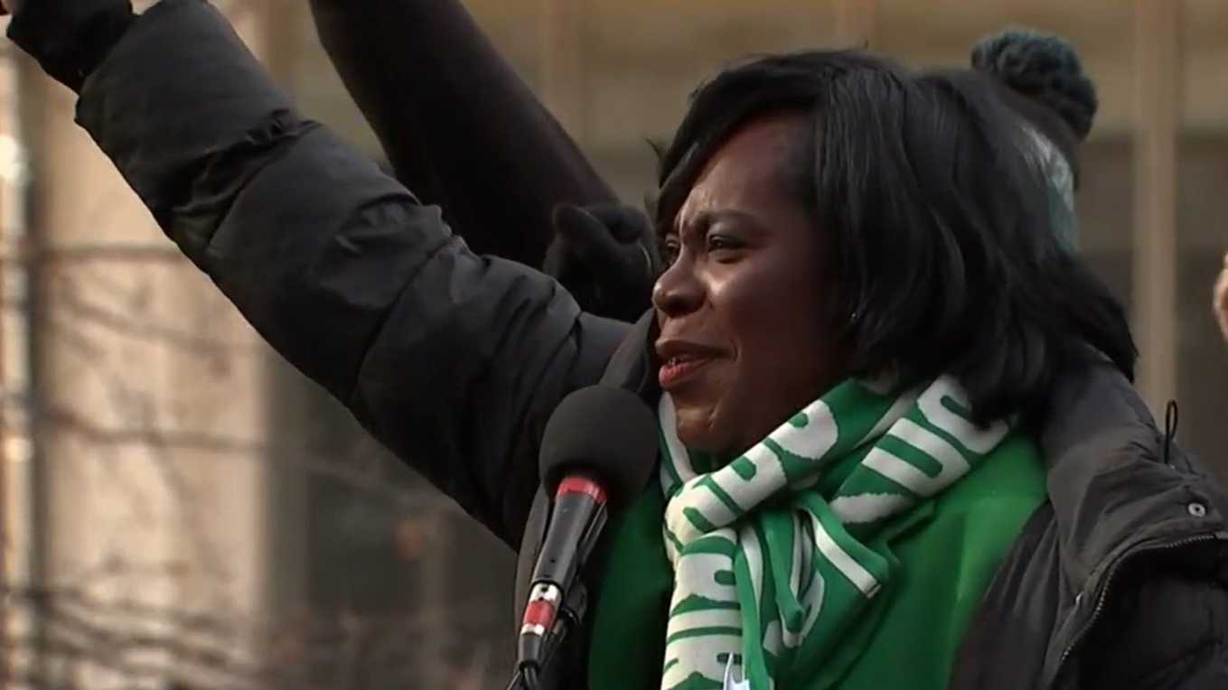 Philadelphia mayor redeems herself after Eagles chant blunder