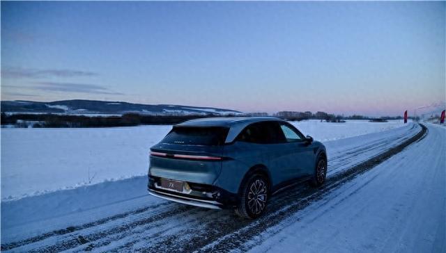 新能源 SUV 哪家强？极氪 7X、Model Y、智己 LS6 决战蛇年出行